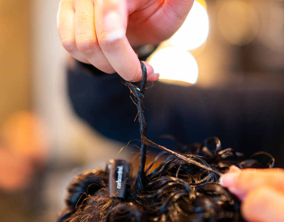 Locken trocknen mit der Plopping-Methode – Curls Control